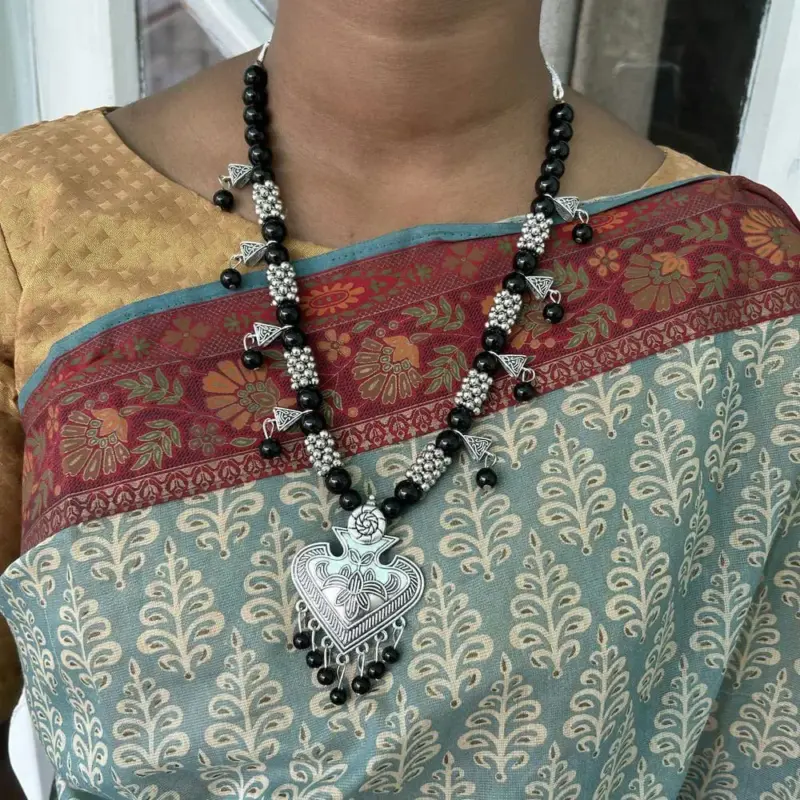 Black & Silver Saree Maala with Earrings – Mumbai Collections